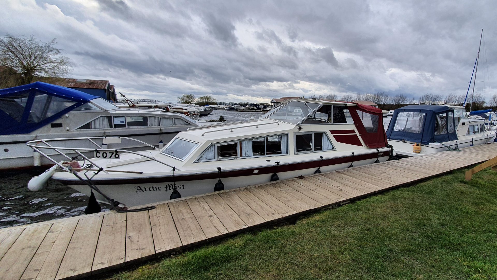 Freeman 24 - Arctic Mist - Waterside Marine Sales