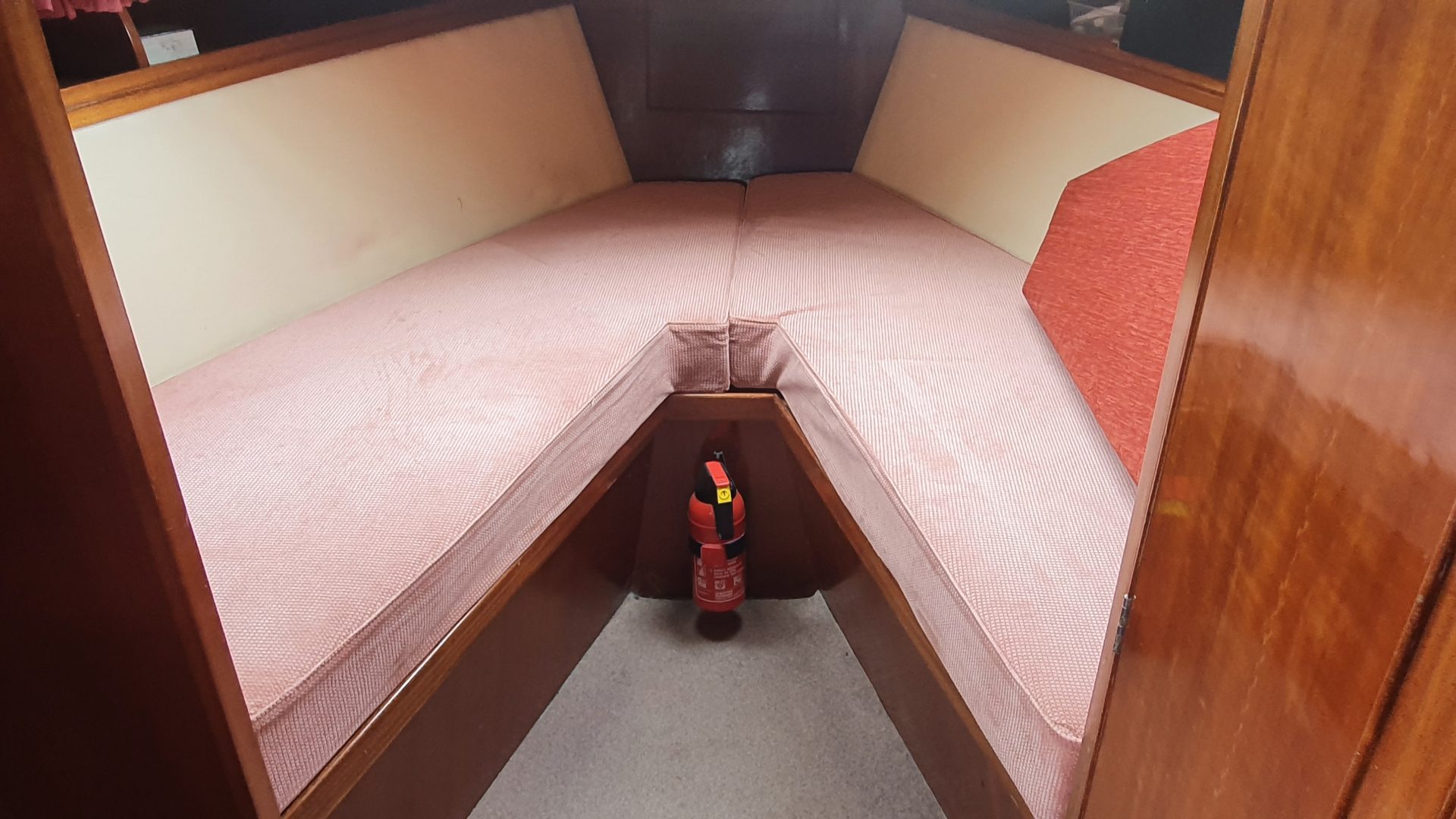 Freeman 33 - Hi Wave - Waterside Marine Sales