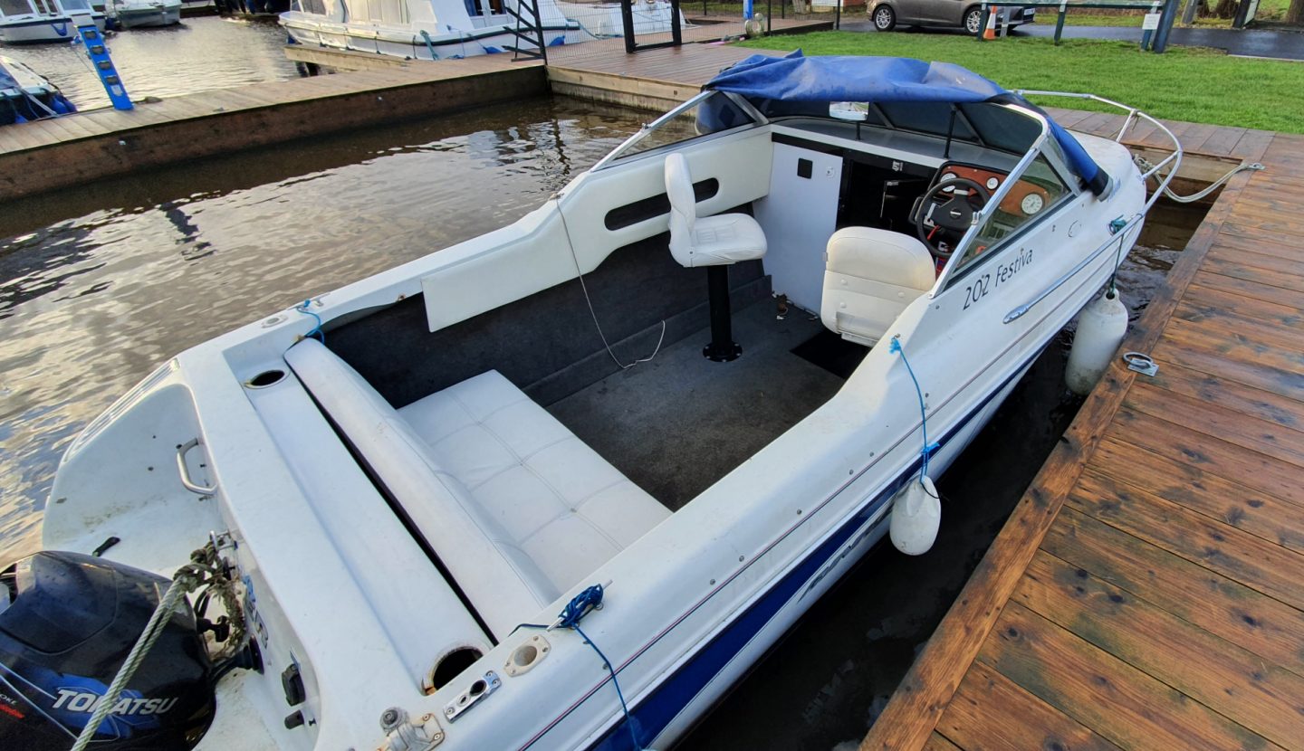 Rinker 202 Festiva - Jessica - Waterside Marine Sales