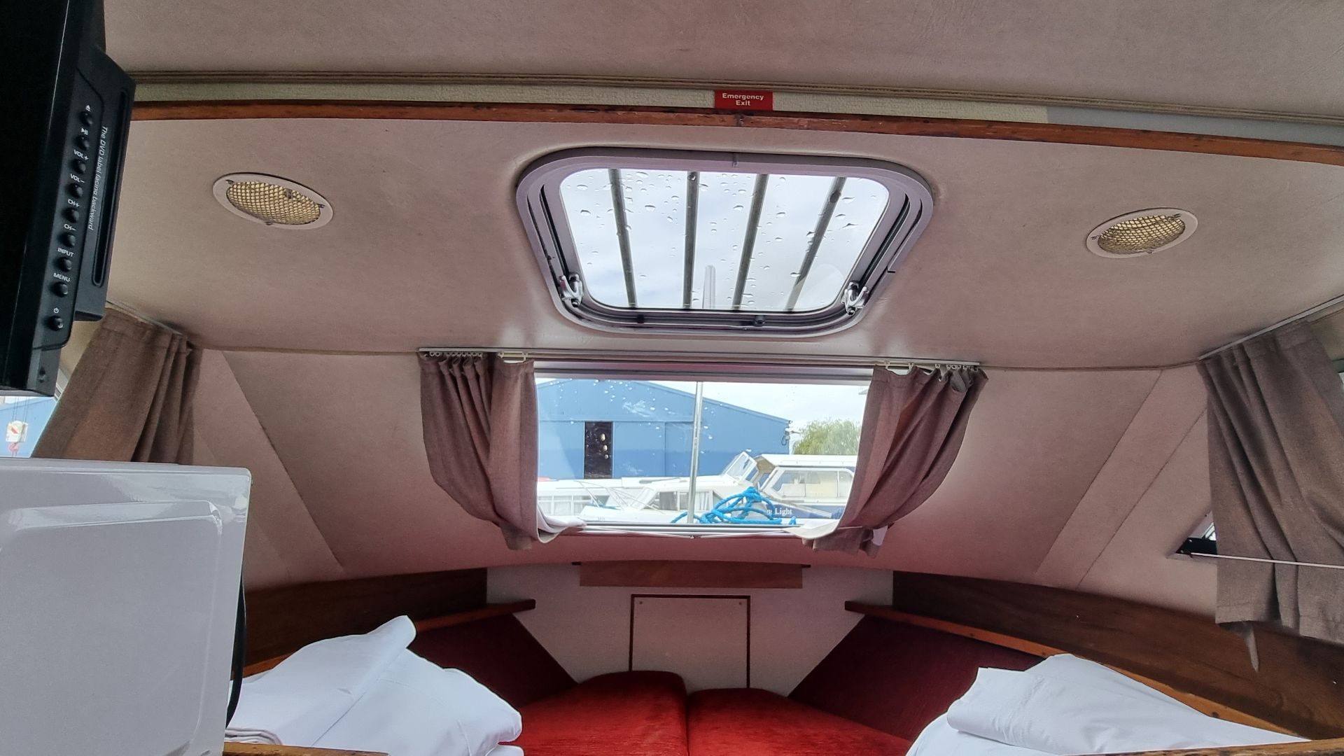 Sheerline 740 - Sparkling Light - Waterside Marine Sales