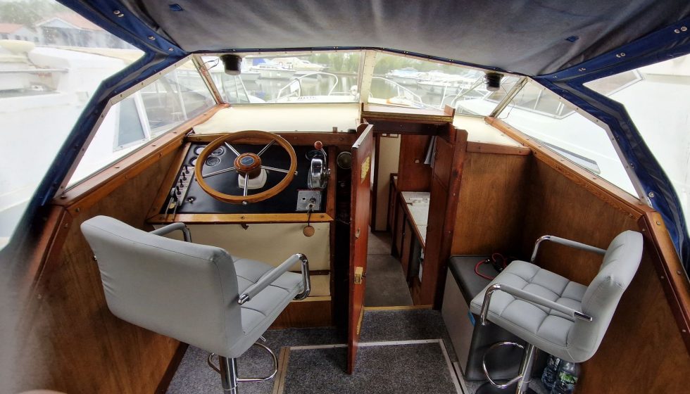 Seamaster 813 - Adagio - Waterside Marine Sales