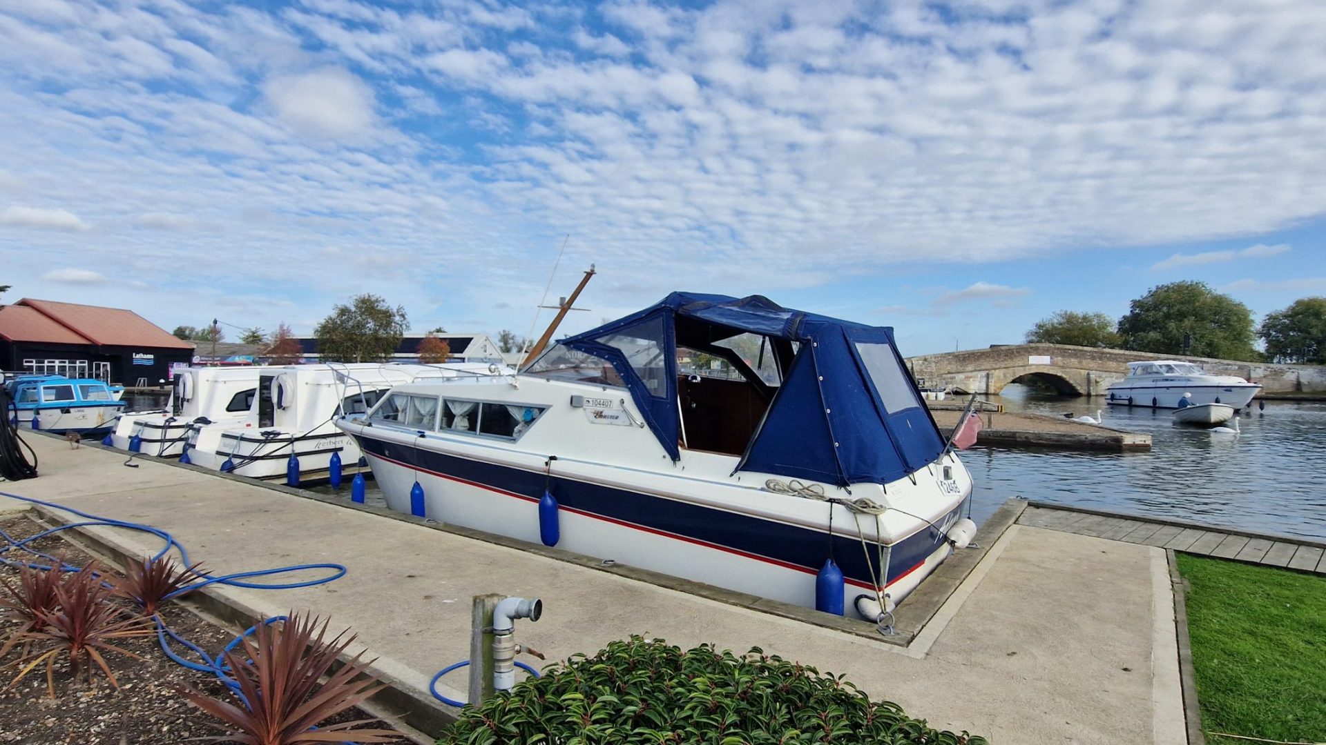 Seamaster 813 - Adagio - Waterside Marine Sales