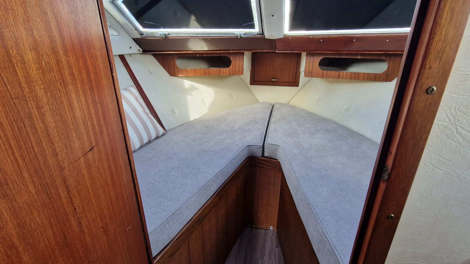 Seamaster 813 - Adagio - Waterside Marine Sales