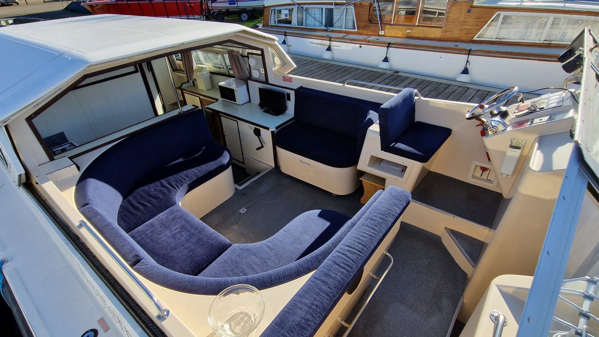 Connoisseur Commadore - Western - Waterside Marine Sales